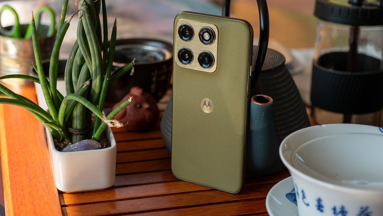 Nobody understands smartphone design like Motorola, and I'm totally ...
