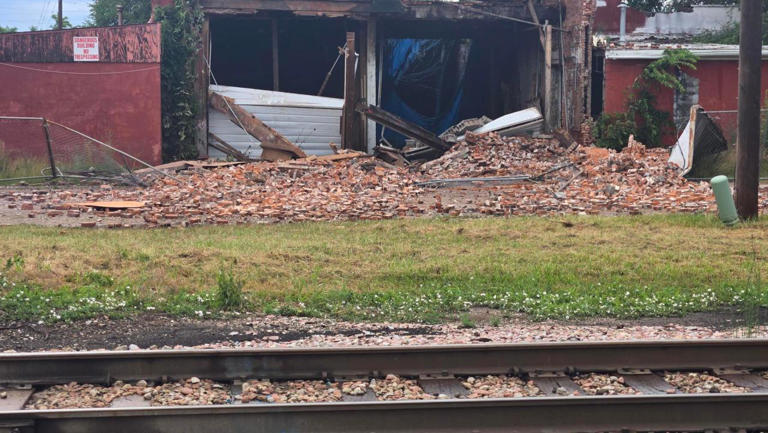 Abandoned East Moline building collapses