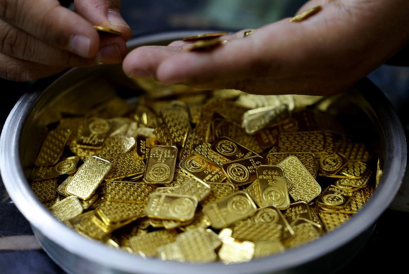 Gold steadies, but heads for second straight weekly loss
