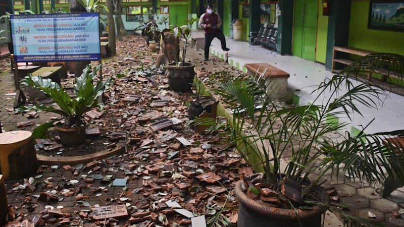Indonesian earthquake kills eight in Java; jolts Bali