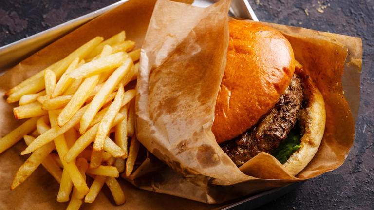 8 burger chains quietly keeping the family-business tradition alive