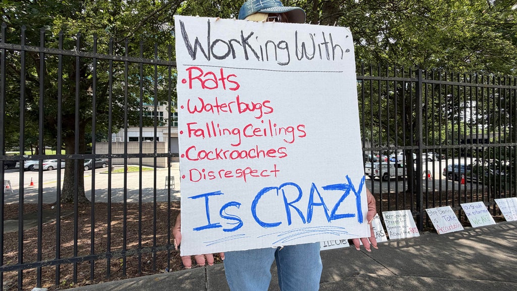 IRS employees protest rat infestation at Chamblee campus; agency ...