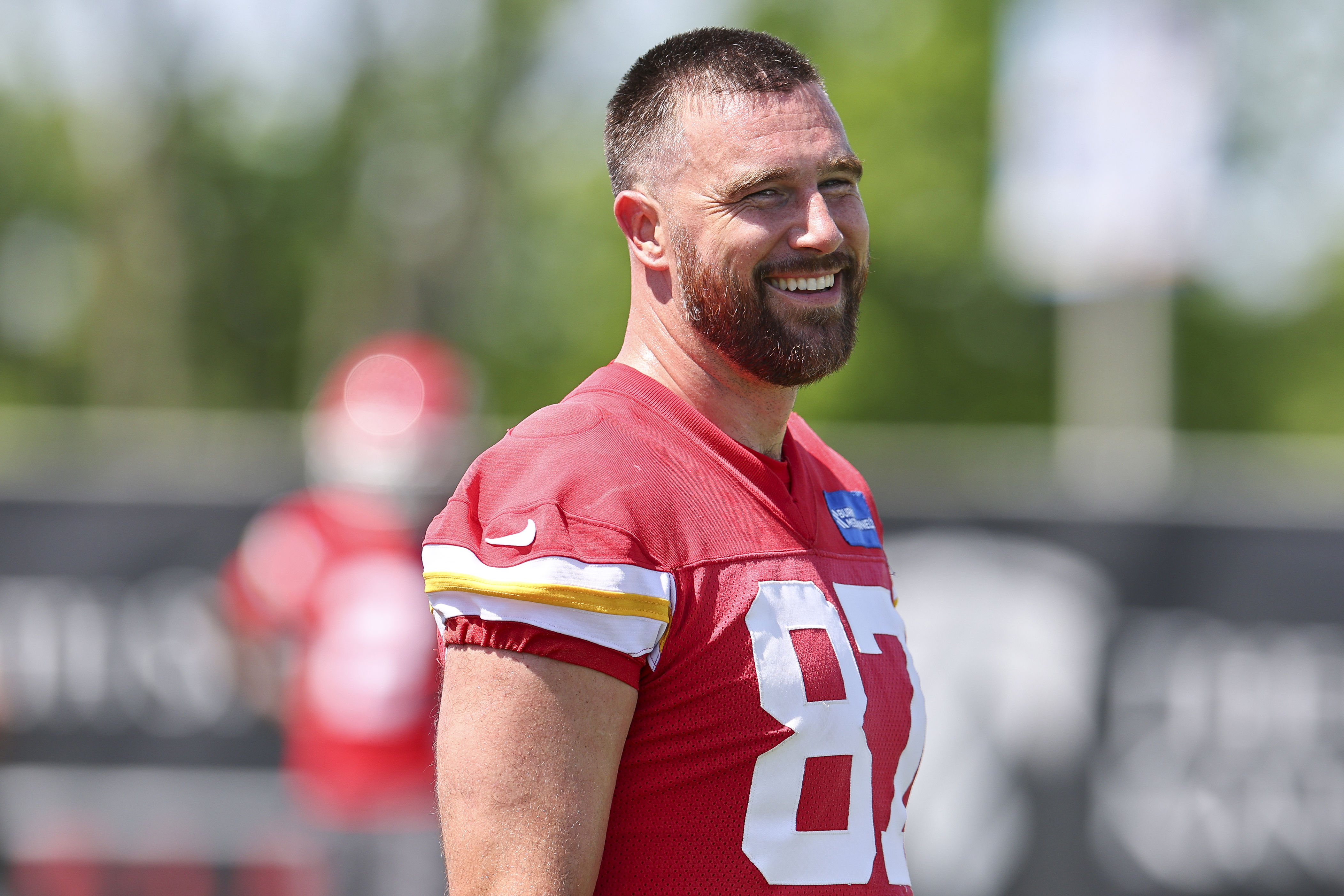 Travis Kelce jets from Kansas City Chiefs minicamp to NYC for Taylor ...