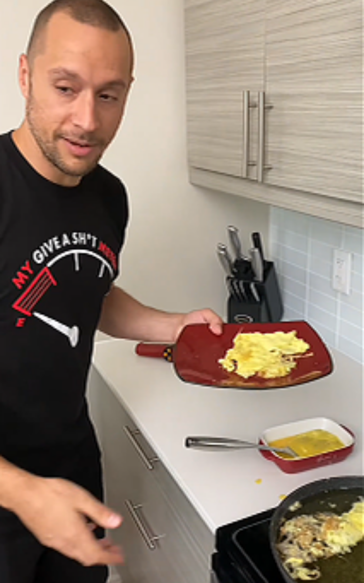 Genius spatula egg hack | Quick and easy cooking technique
