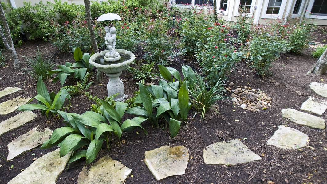 15 budget-friendly ideas for a luxurious yard