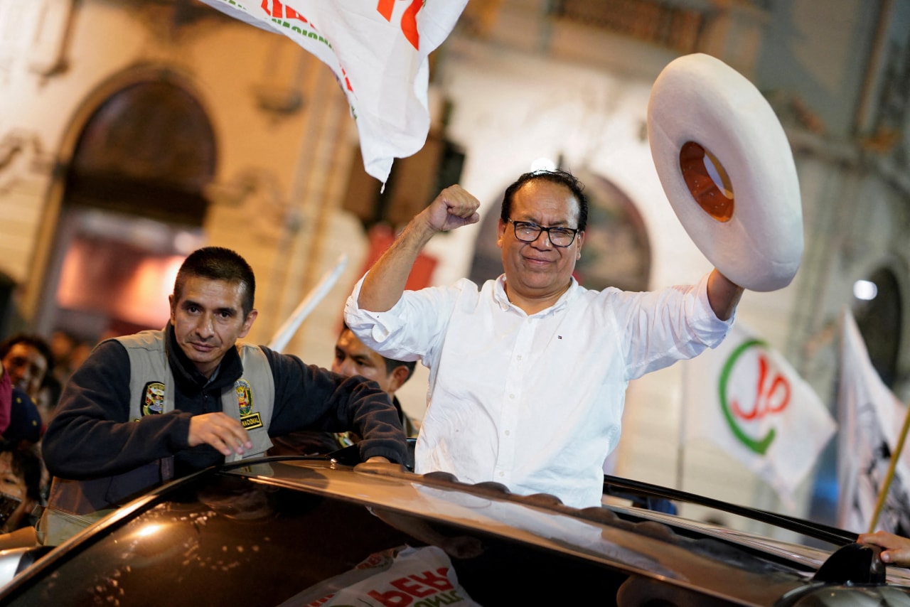 The daughter of a 'dictator' wins power in Peru