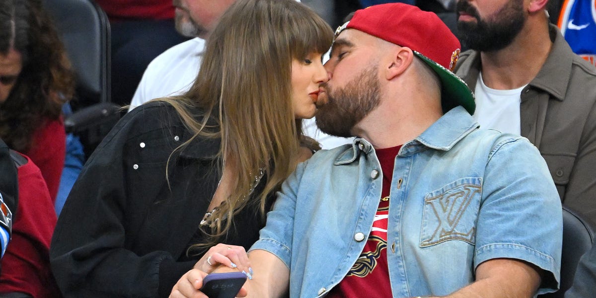 Chiefs to NYC Dash: Travis Kelce Flees Camp to Watch Fiancée Taylor ...