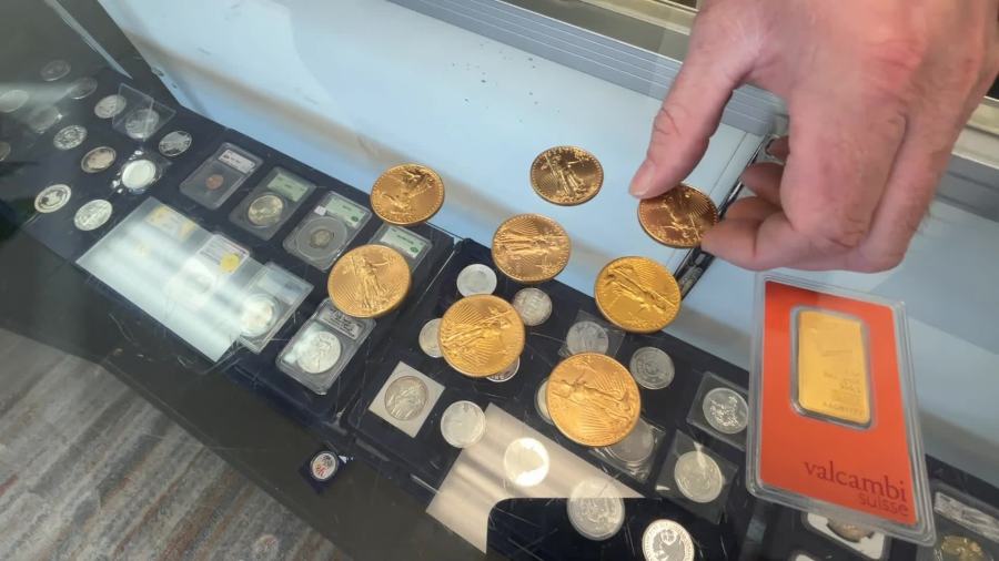 Accused scammer gets chocolate coins instead of $700K in gold
