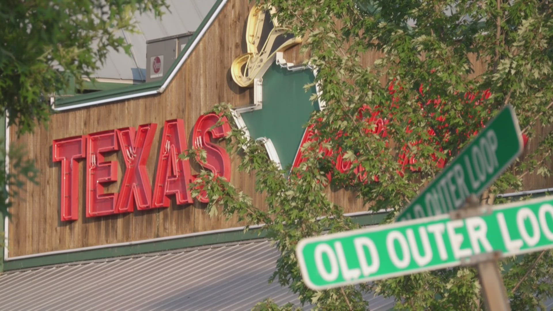 Louisville restaurant manager shot during dinner rush