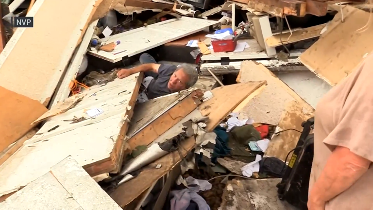 Video: Man rescued from rubble of home in Streator, Illinois, destroyed ...
