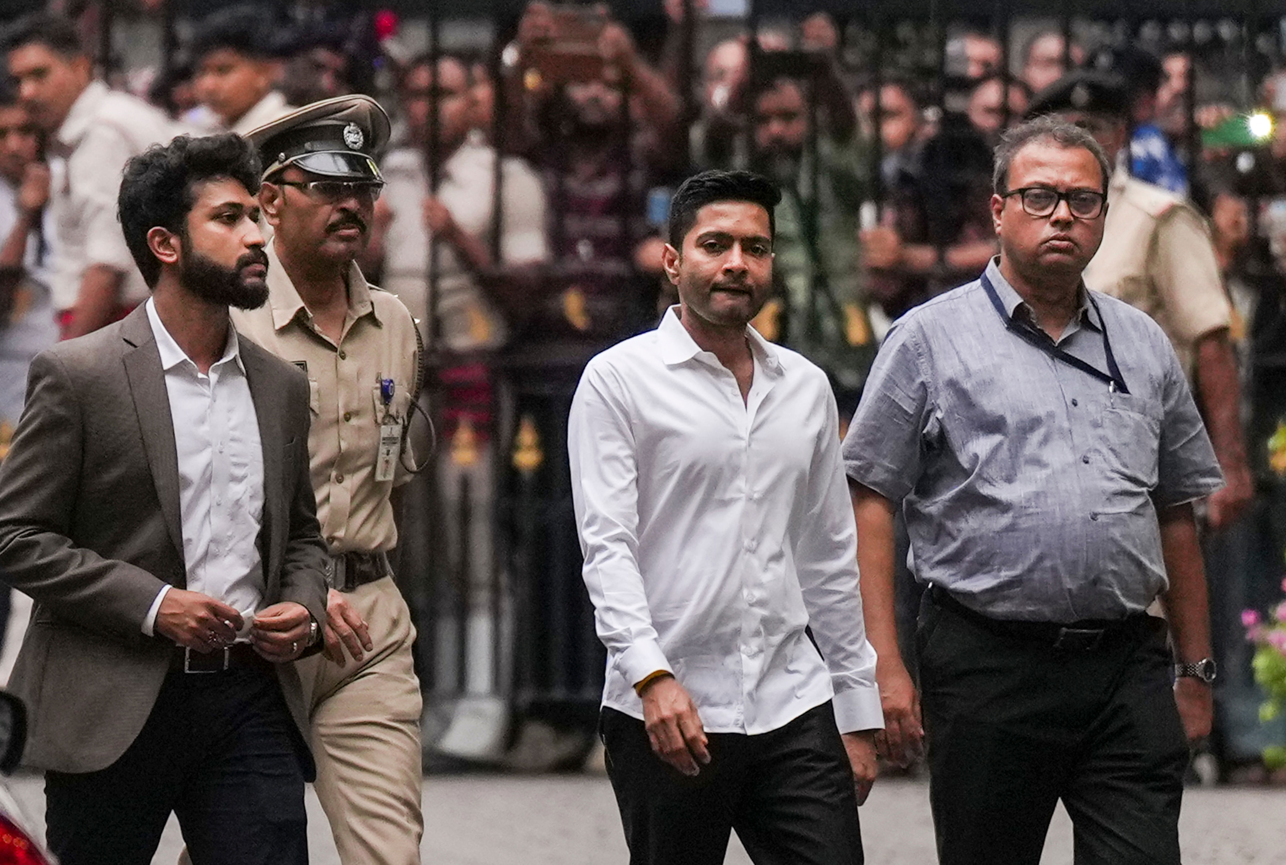 TMC crisis: TMC MP Abhishek Banerjee questioned for nearly 5.5 hours by ...