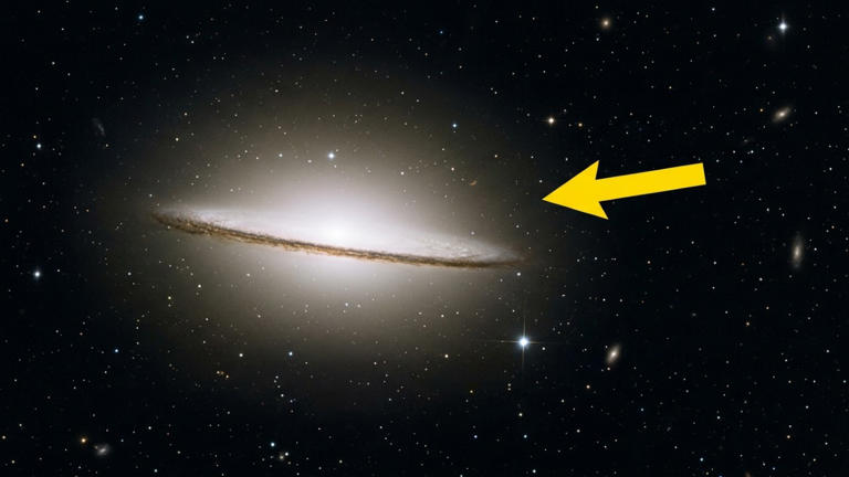 Halo difuso faz a galáxia do Sombrero parecer 3 vezes maior do que os ...