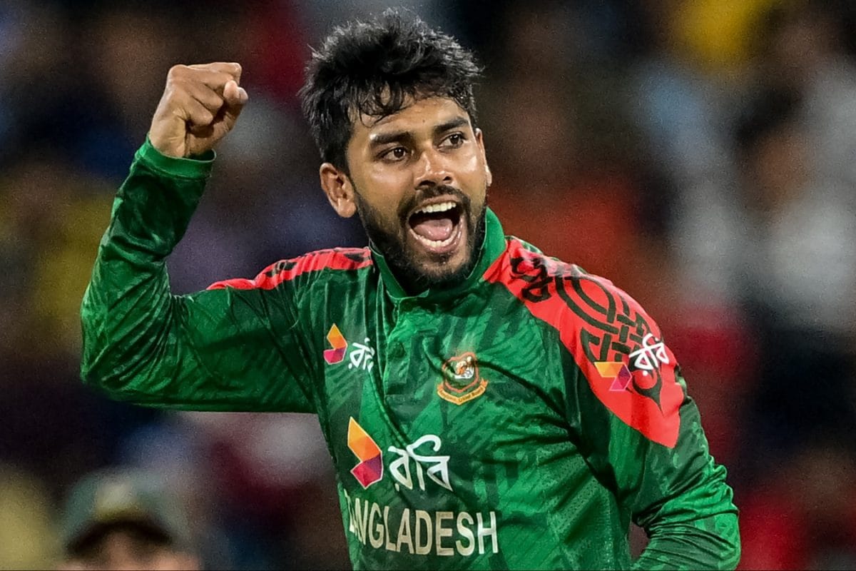 Bangladesh captain hospitalised after vomiting on field during 2nd ODI ...