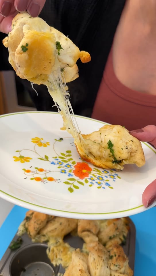 Cheesy garlic muffin side that steals the show
