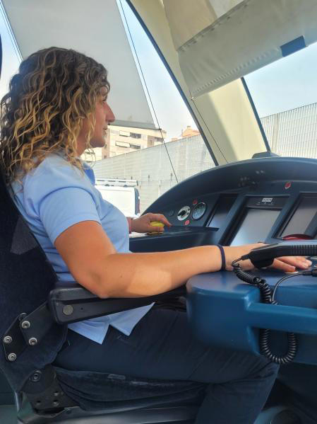 Aida Pérez, conductora de TRAM: “La gente piensa que el tranvía va solo ...