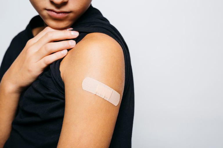 Nurse struck off for giving patient anti‑vaccine leaflet saying jab ...