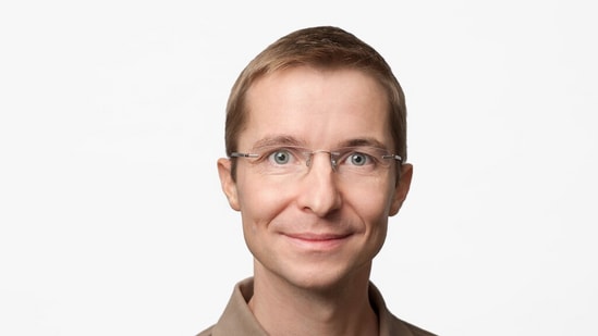 Google director resigns, says 'management has lost its moral compass'