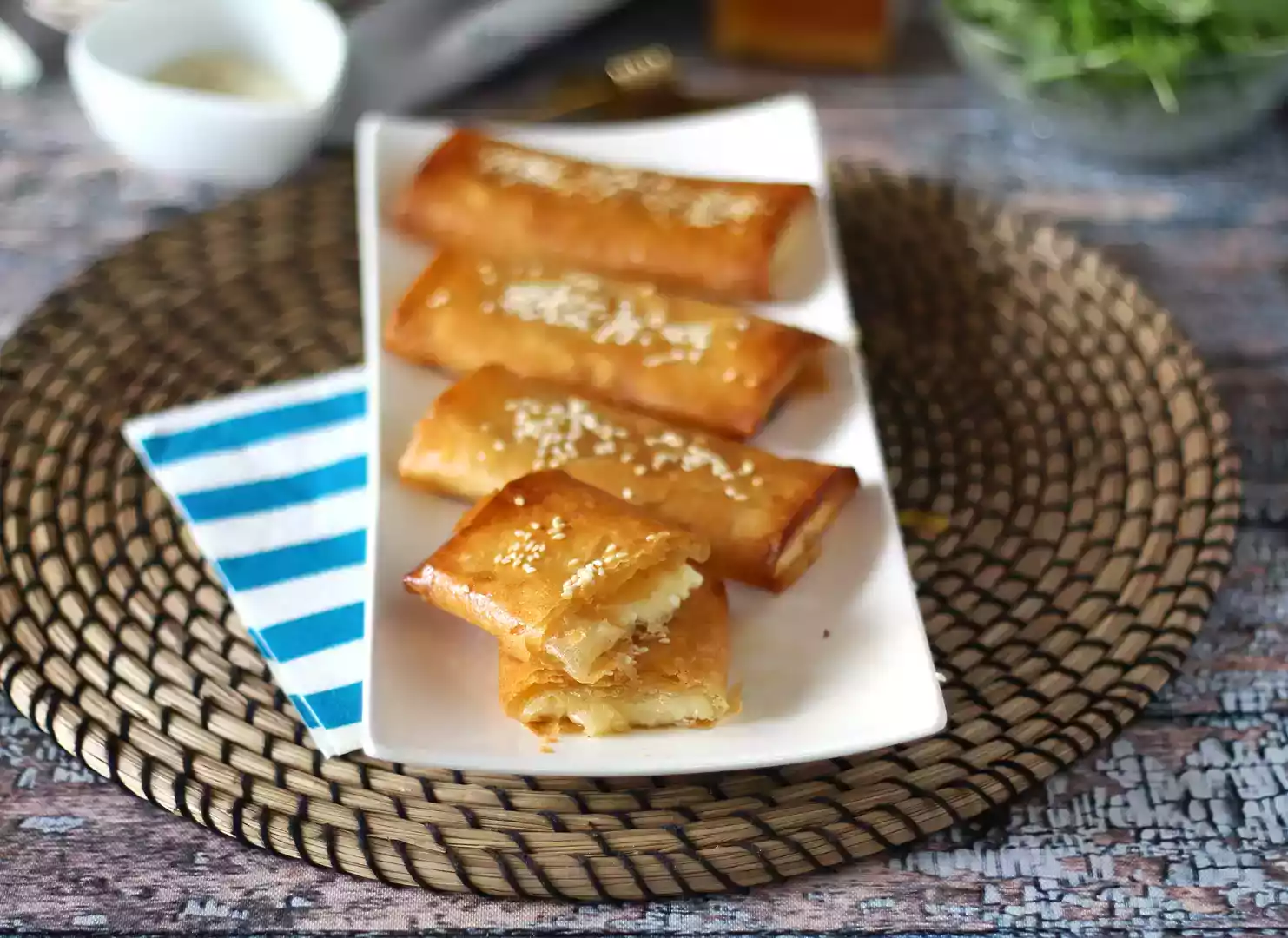 Feta saganaki, das griechische Rezept für knusprige Feta mit Honig