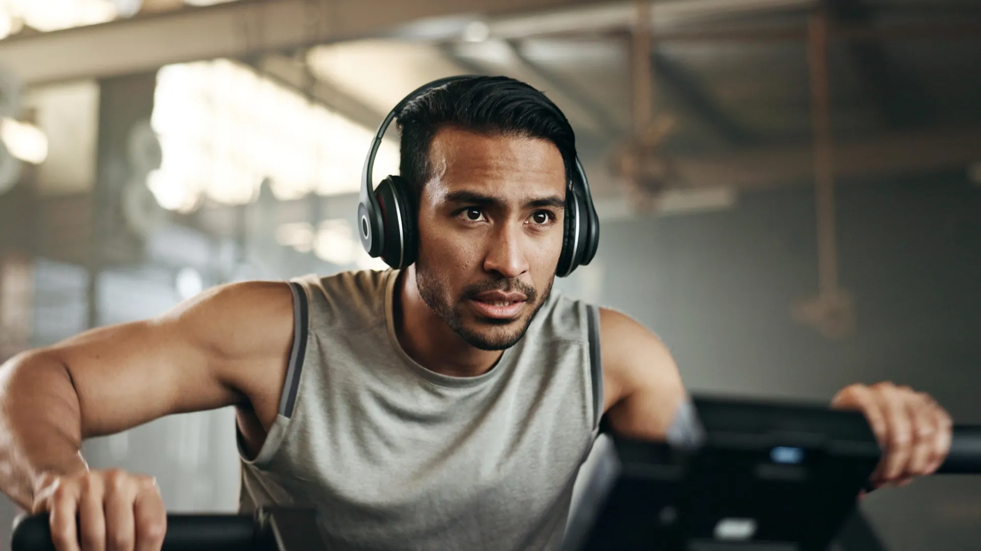 Listening to our favorite music while exercising improves performance