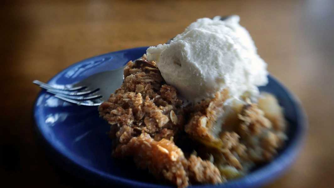 4 chain restaurant apple pies ranked for flavor and texture