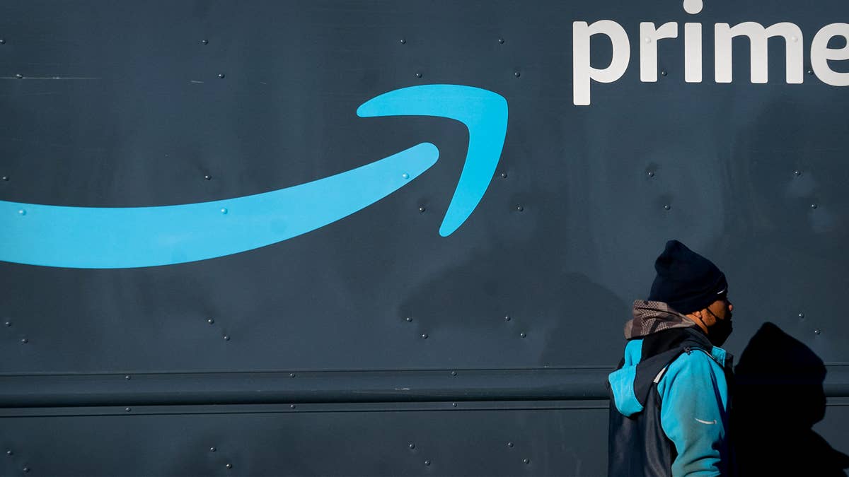 Amazon's double-seat egg chair holds 650 pounds and is just $230 for ...