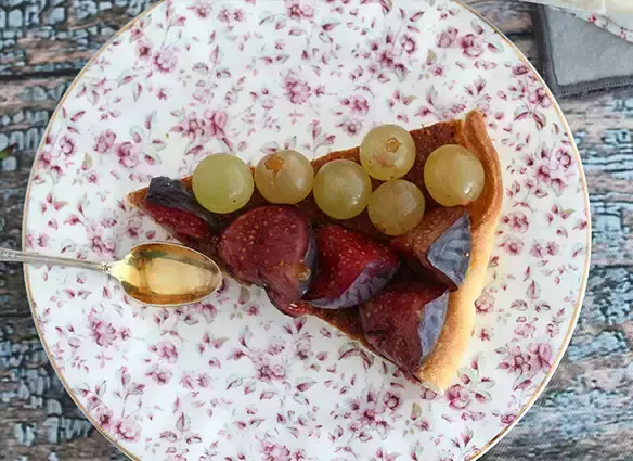 Fig and grape tart