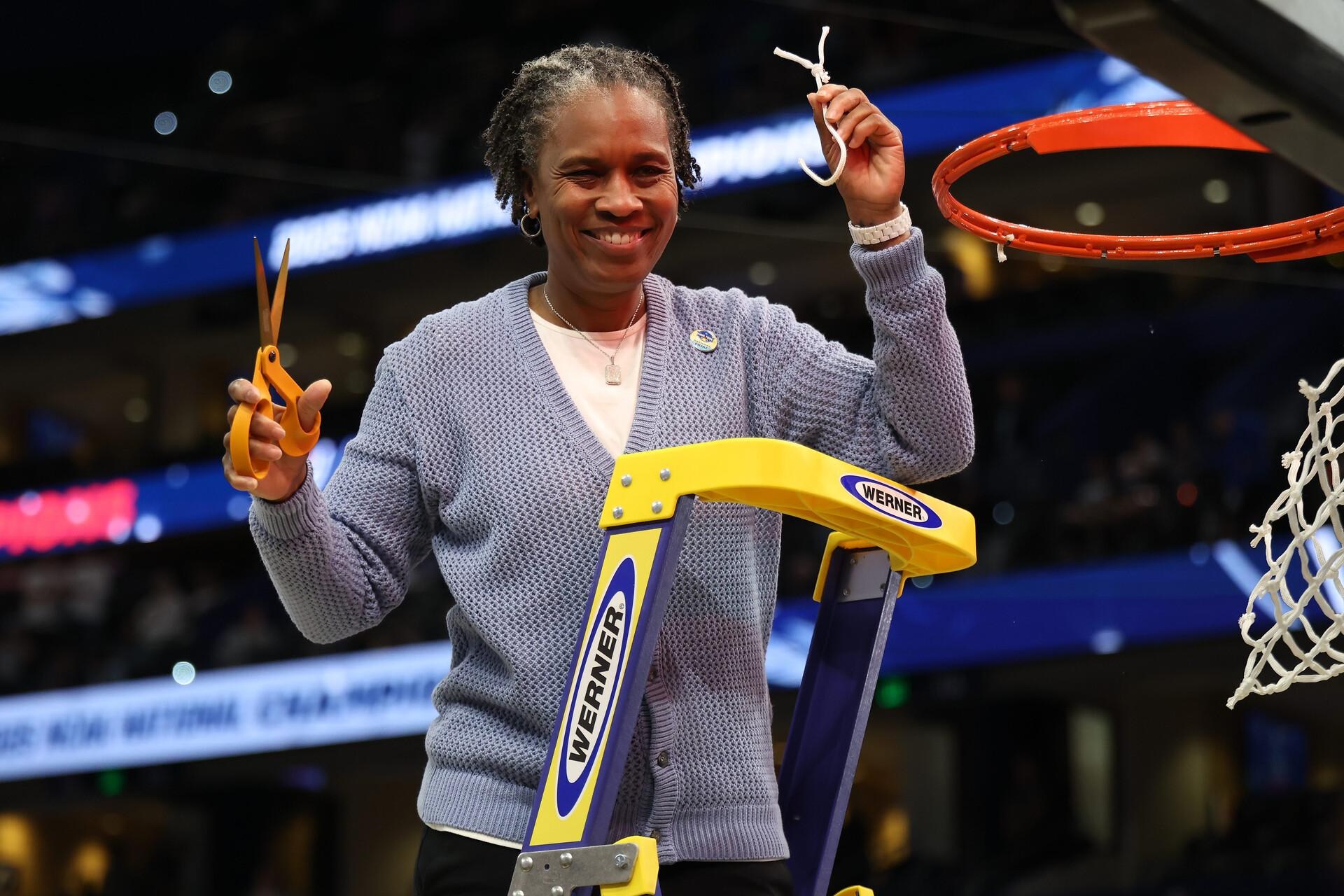 Jamelle Elliott leaving UConn women’s basketball’s coaching staff