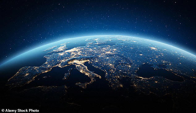 Scramble for SpaceX shares: UK investors scoop up £270m of stock in ...