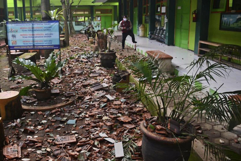 Indonesian earthquake kills eight in Java; jolts Bali