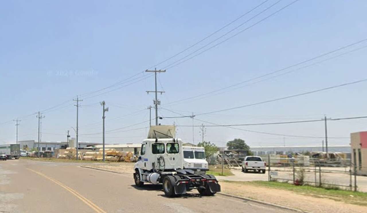 Truck driver arrested for threat to shoot up 'all these Mexicans' at ...