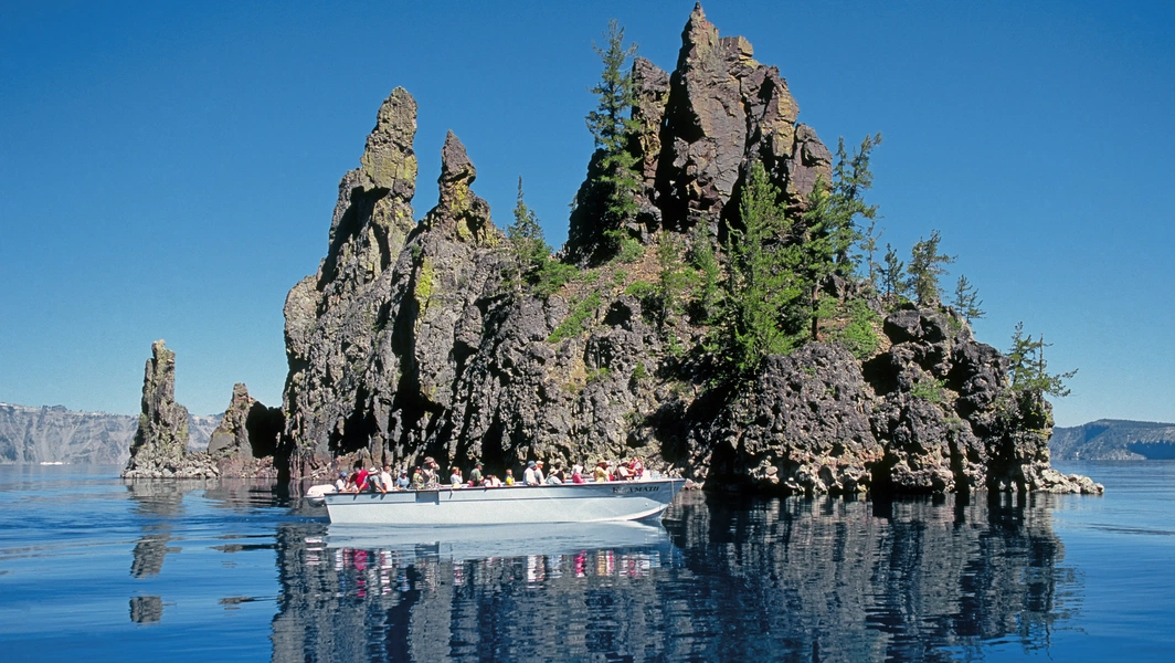 8 facts about Crater Lake's rules and wildlife