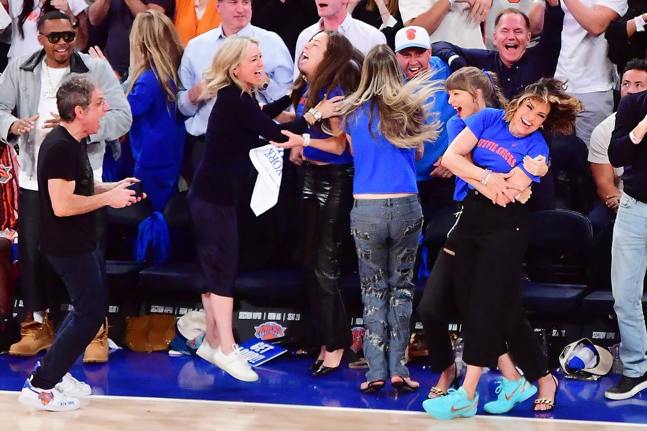 Knicks radio analyst responds to backlash over hot mic remark shading ...