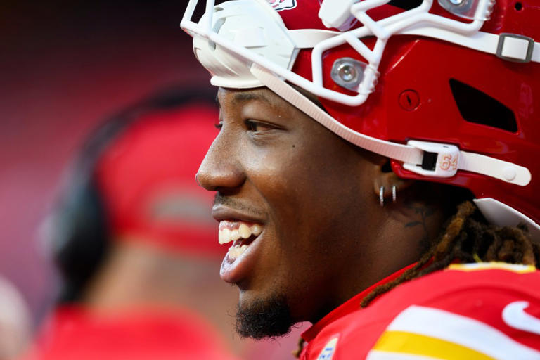 Falcons acquire Wanya Morris in trade with Chiefs to strengthen ...
