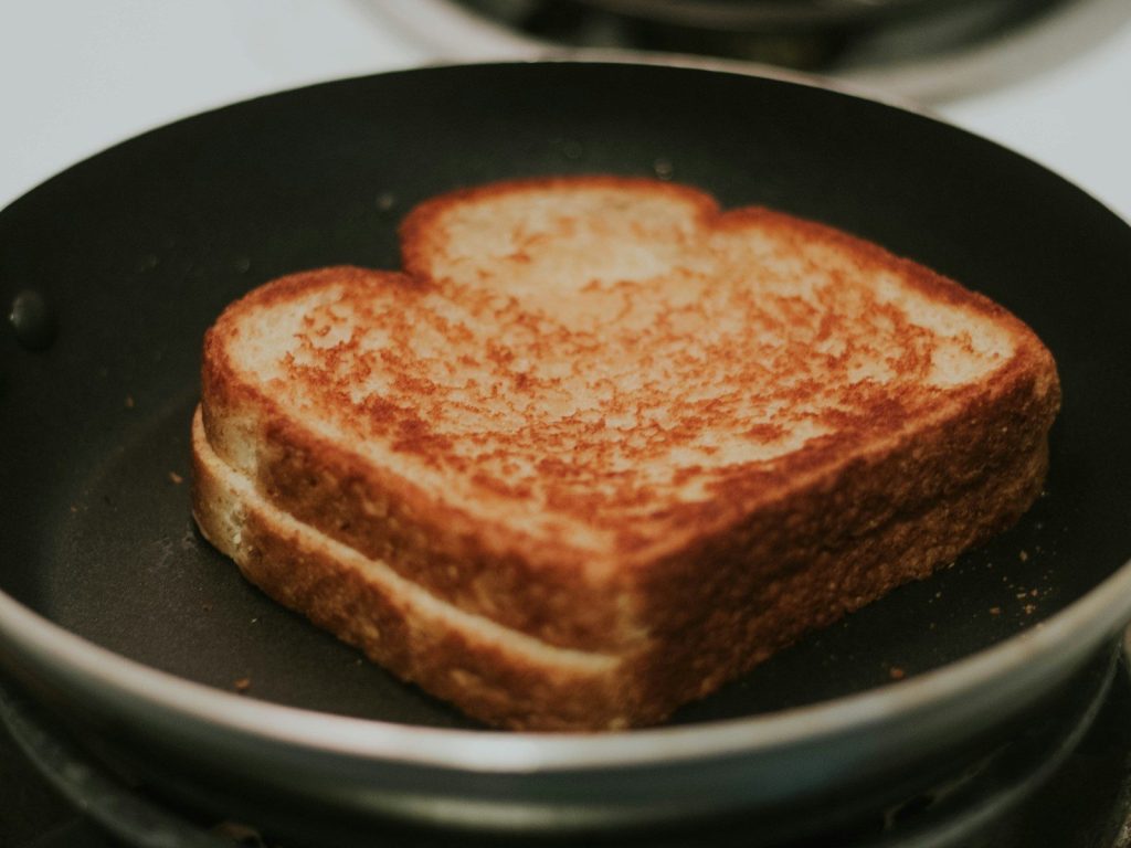 Grilled cheese hacks that deliver crispy bread and melted cheese in ...