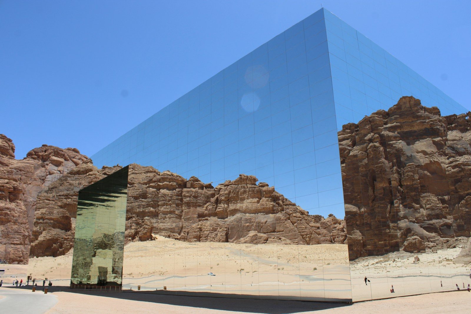 The trillion-dollar ghost line – Saudi Arabia’s desert engineering ...