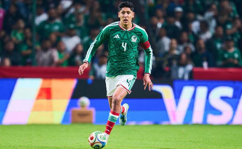 Choque en el Tri: Edson Álvarez hizo volar a La Hormiga antes del debut