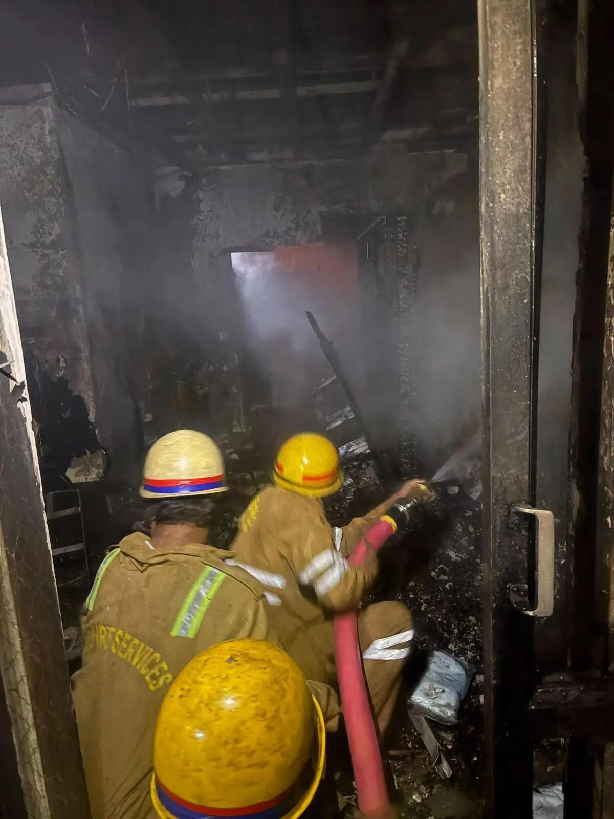 2 rescued as fire breaks out at parlour in Ganj area