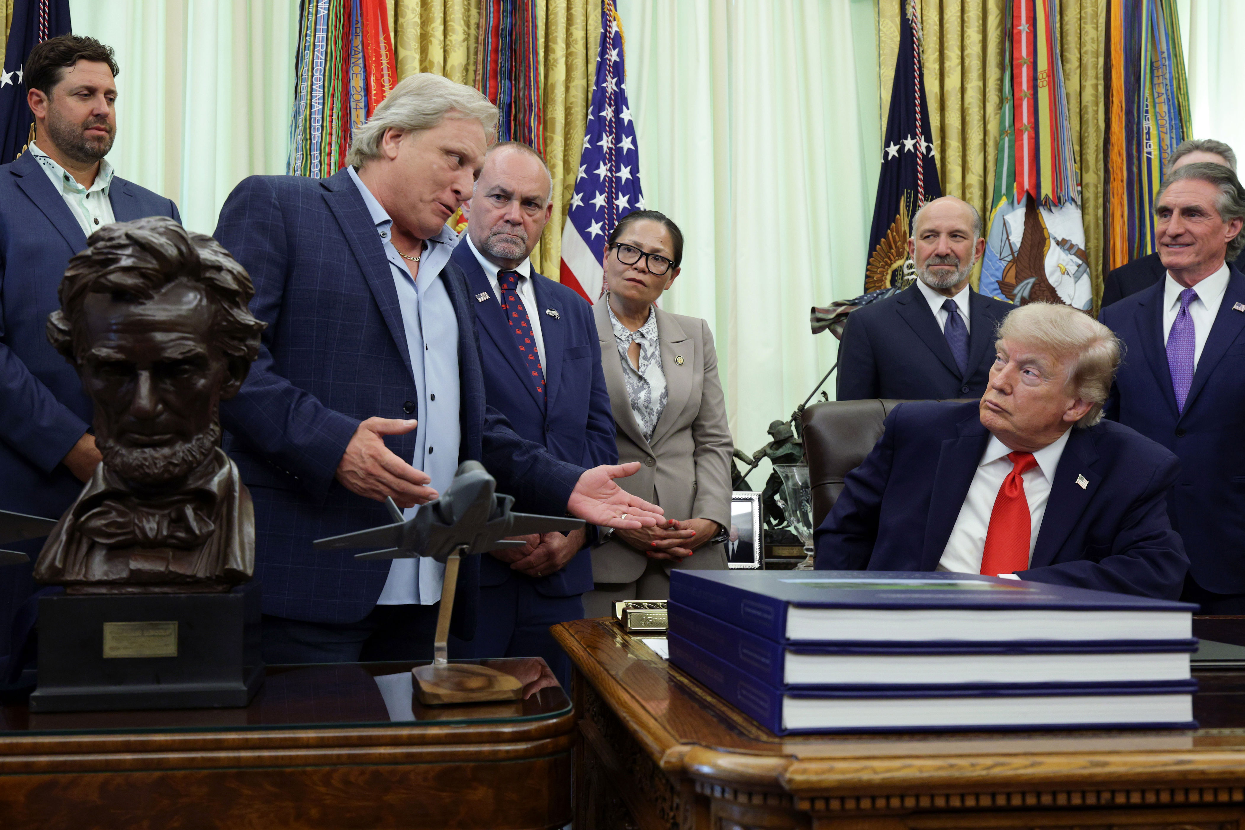 'Deadliest Catch' star Sig Hansen praises Trump in Oval Office visit