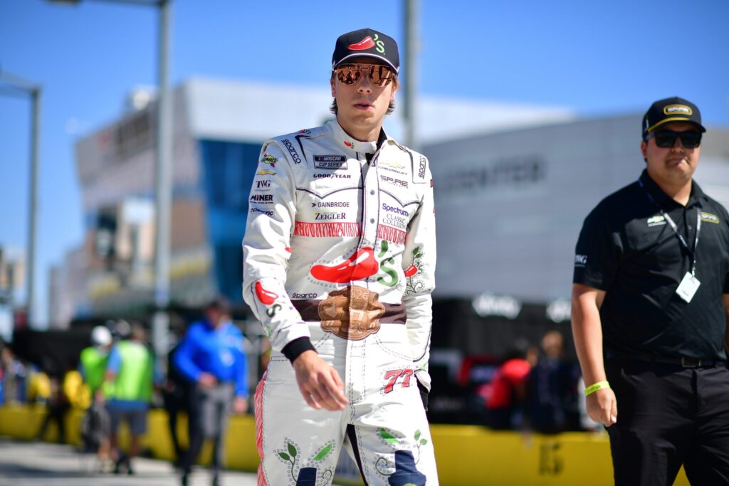 Keep doing what (you're) doing: Kevin Harvick changes tune on Carson ...