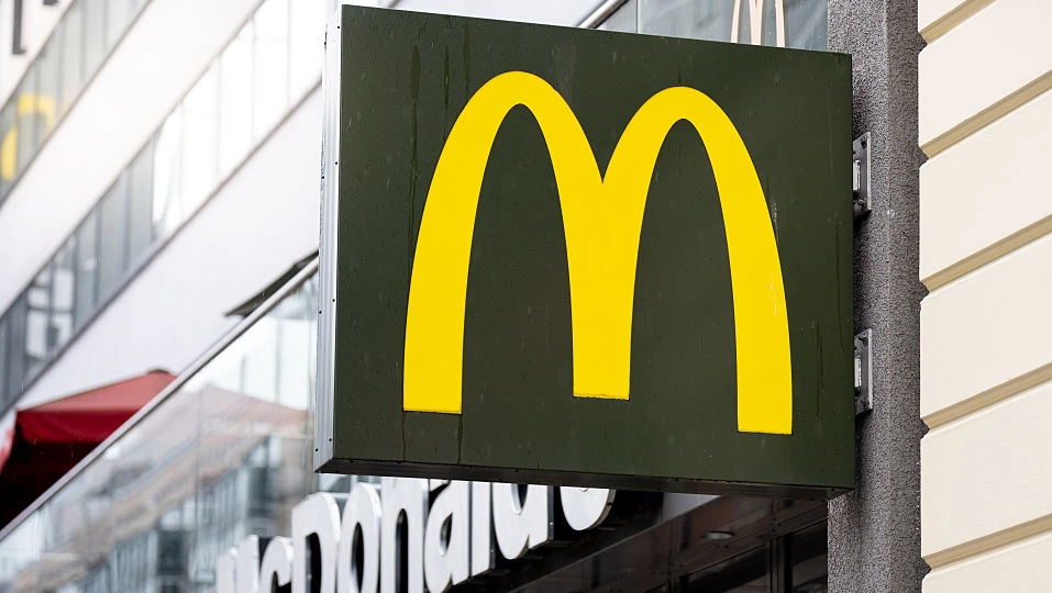 Evolution of fast-food logos through the decades