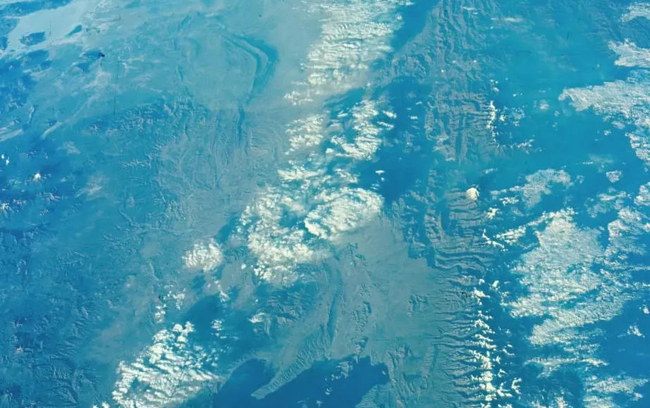Molten iron flow reversal deep under Pacific puzzles scientists