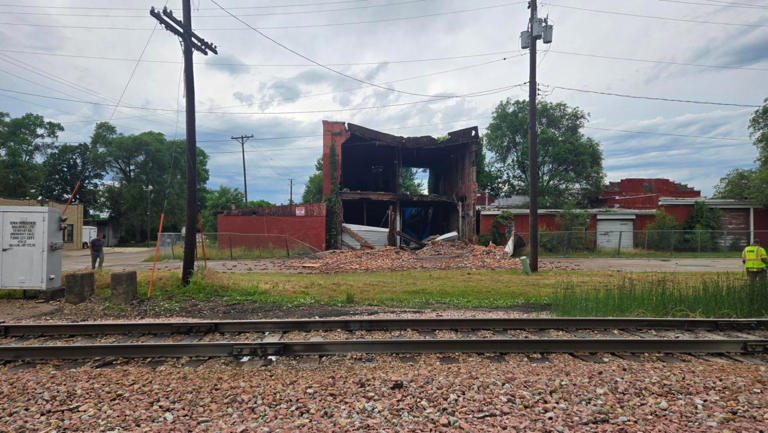 Abandoned East Moline building collapses
