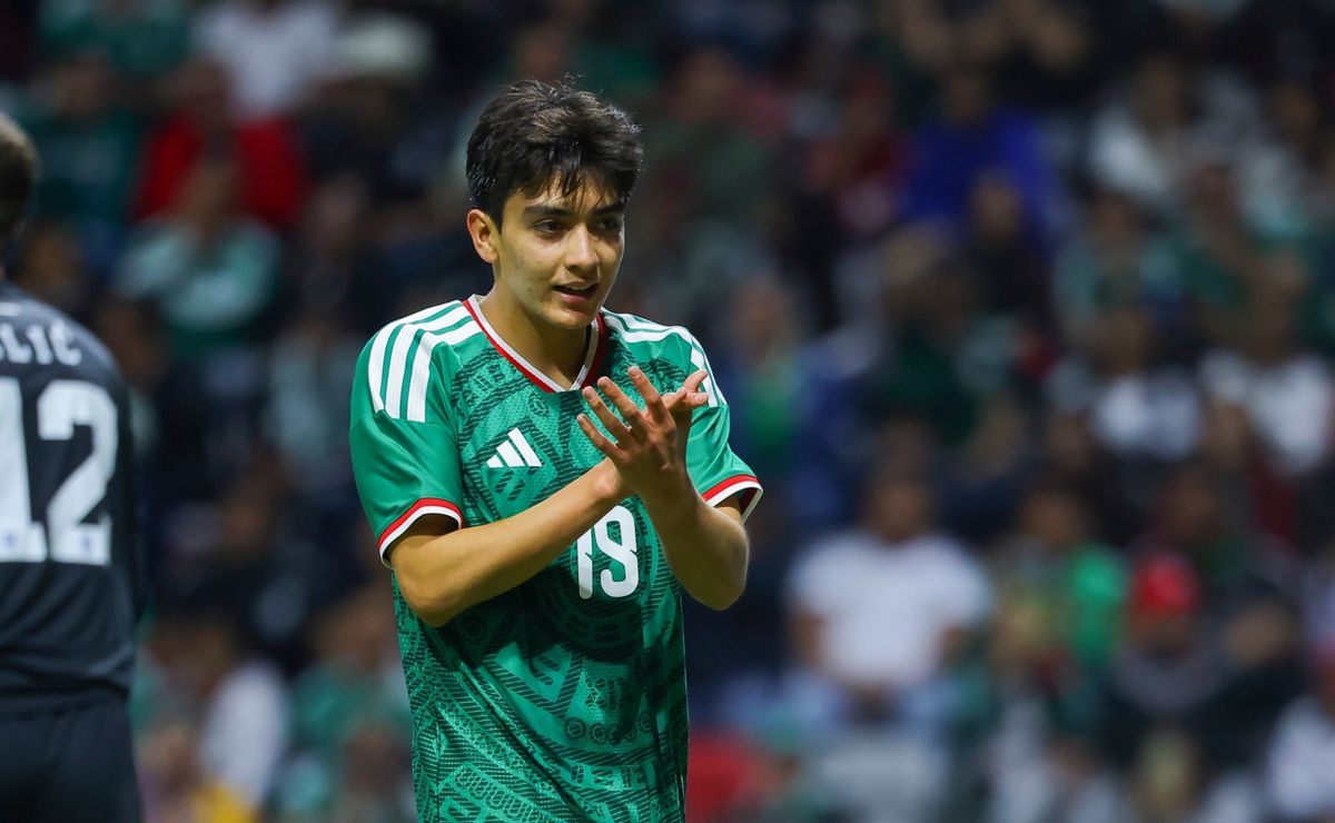 A 96-year-old record shattered: Gilberto Mora makes World Cup history ...