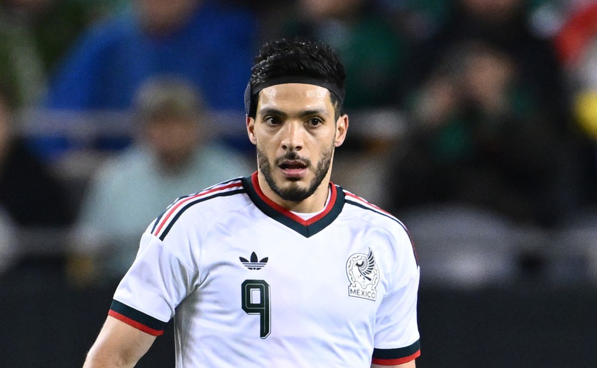 Mexico's Raul Jimenez wears protective headband at World Cup following ...