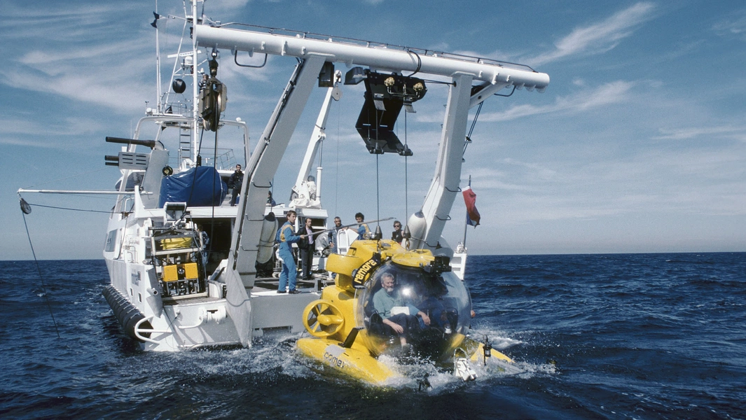 Exploring and protecting the Lost City hydrothermal field