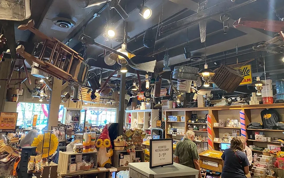 Cracker Barrel store treats draw attention amid Buc-ee’s debate
