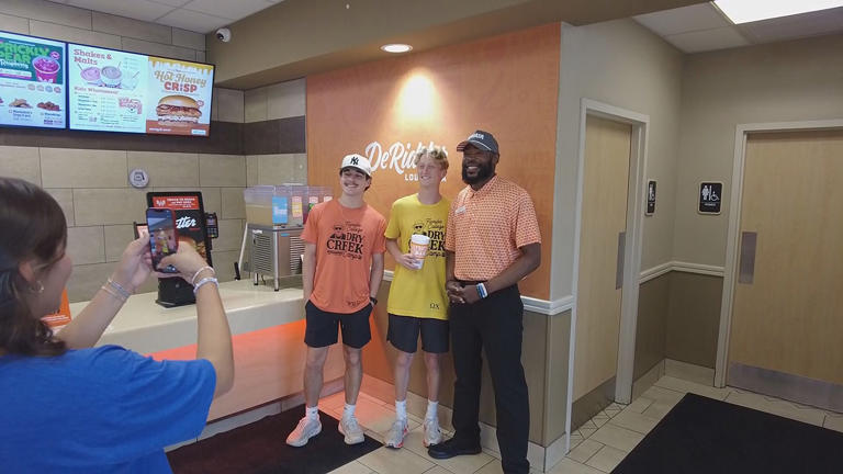 DeRidder Whataburger employee spreads kindness, one smile at a time