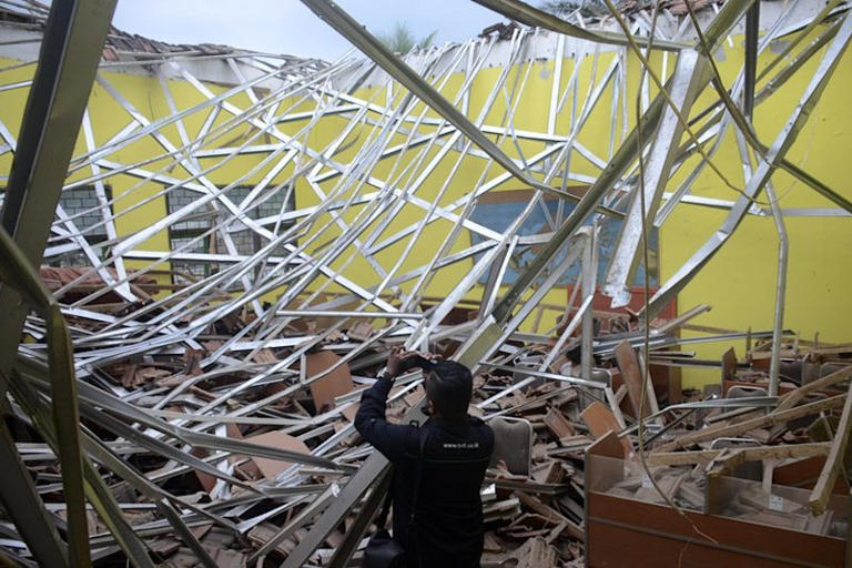 Indonesian earthquake kills eight in Java; jolts Bali