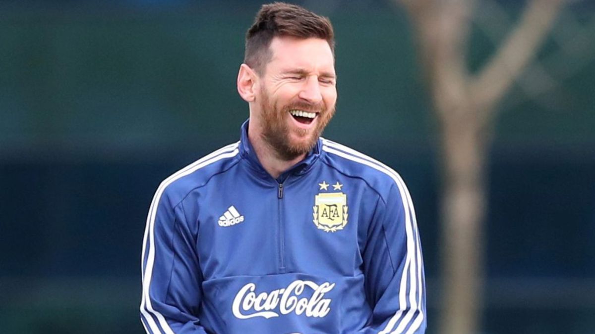 El curioso video de Lionel Messi con una botella que desató una ola de ...
