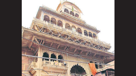 Unsafe houses near Banke Bihari Temple get notices